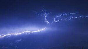 Descubre el misterio: ¿Por qué cae un rayo?